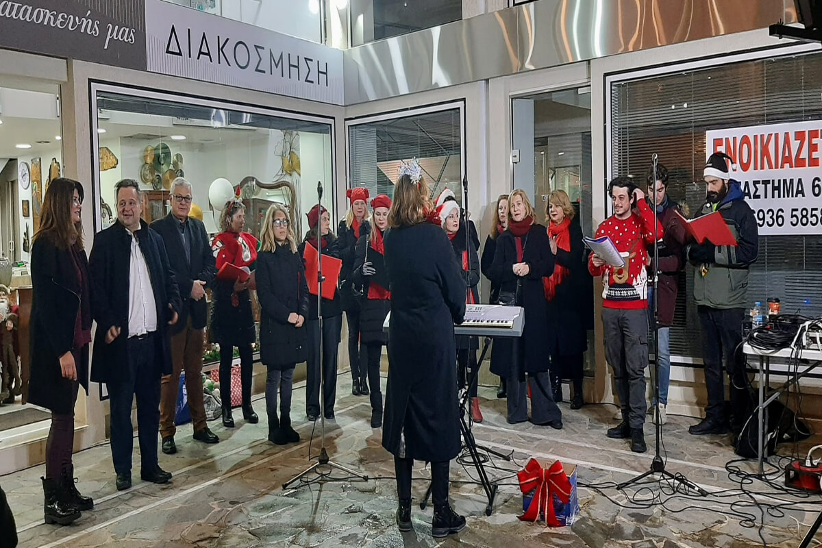 Χριστουγεννιάτικες Μελωδίες Στους Δρόμους Της Ηλιούπολης Από Την ...